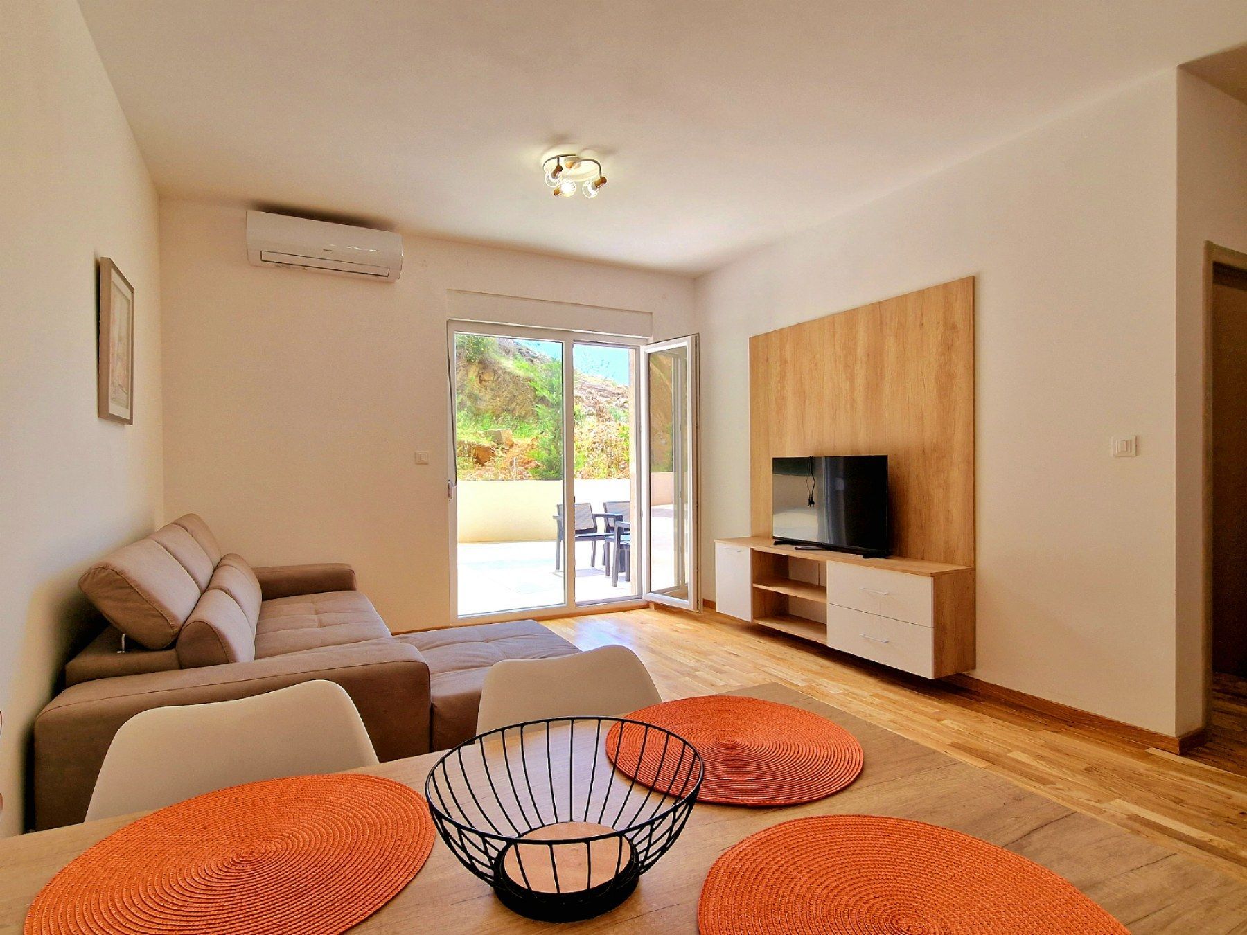 Modern furnished one bedroom apartment 40m2 + terrace 30m2 in Becici ...