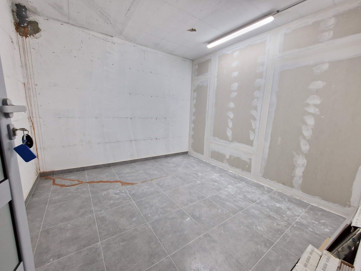 A garage space 15m2 with a storage room is for rent in the Old Bakery ...