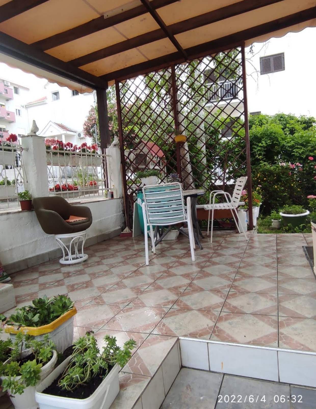 Two-storey house with an area of 185m2 and a plot of 436m2, with a view ...